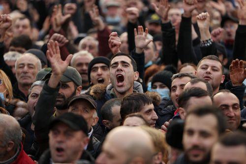 Μακρόν και Σολτς μεσολαβούν για τερματισμό της σύγκρουσης Αρμενίας ...