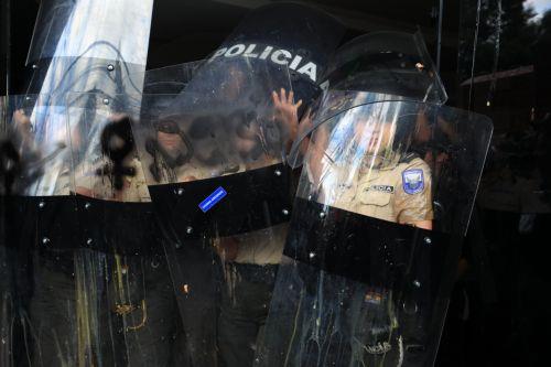 Τουλάχιστον 15 νεκροί, 20 τραυματίες στα επεισόδια σε φυλακή του Ισημερινού