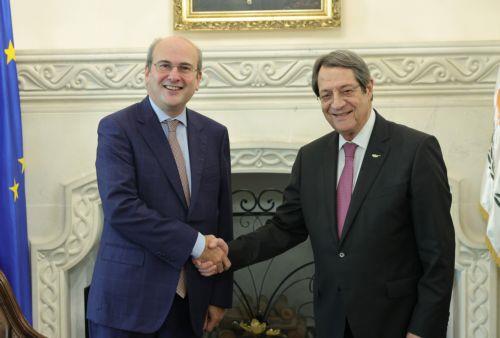 Τη σημασία της ψηφιακής κάρτας εργασίας εξήρε ο Πρόεδρος στη συνάντηση ...