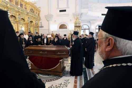 Ο Αρχιεπίσκοπος Χρυσόστομος Β' επέφερε θαρραλέες μεταρυθμίσεις, έγραψε ...