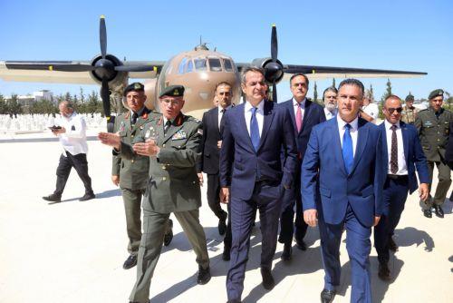 Στον Τύμβο της Μακεδονίτισσας και τα Φυλακισμένα Μνήματα ο Έλληνας ...