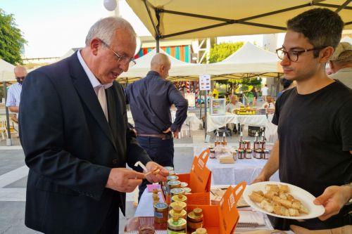 Εγκαινίασε το χριστουγεννιάτικο χωριό στον Καλοπαναγιώτη ο Υπ. Γεωργίας ...